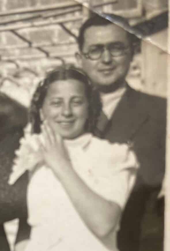 ‘Torn Apart by War’: la obra de Vic Alhadeff destapa la inesperada ...