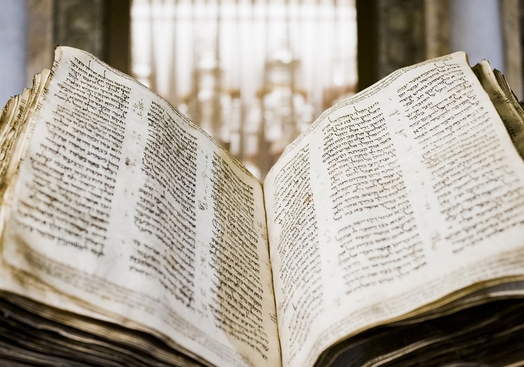 Casi 40 millones por el Códice Sassoon: La Biblia hebrea más antigua y ...