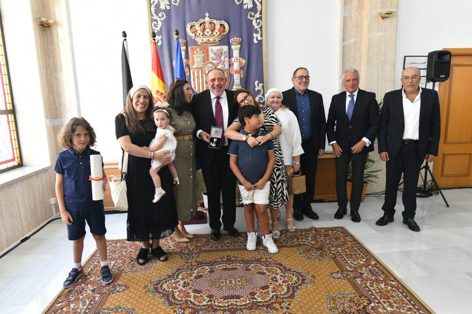 Felicitamos a Salvador Bentolila por la medalla de la Cruz de la Orden ...